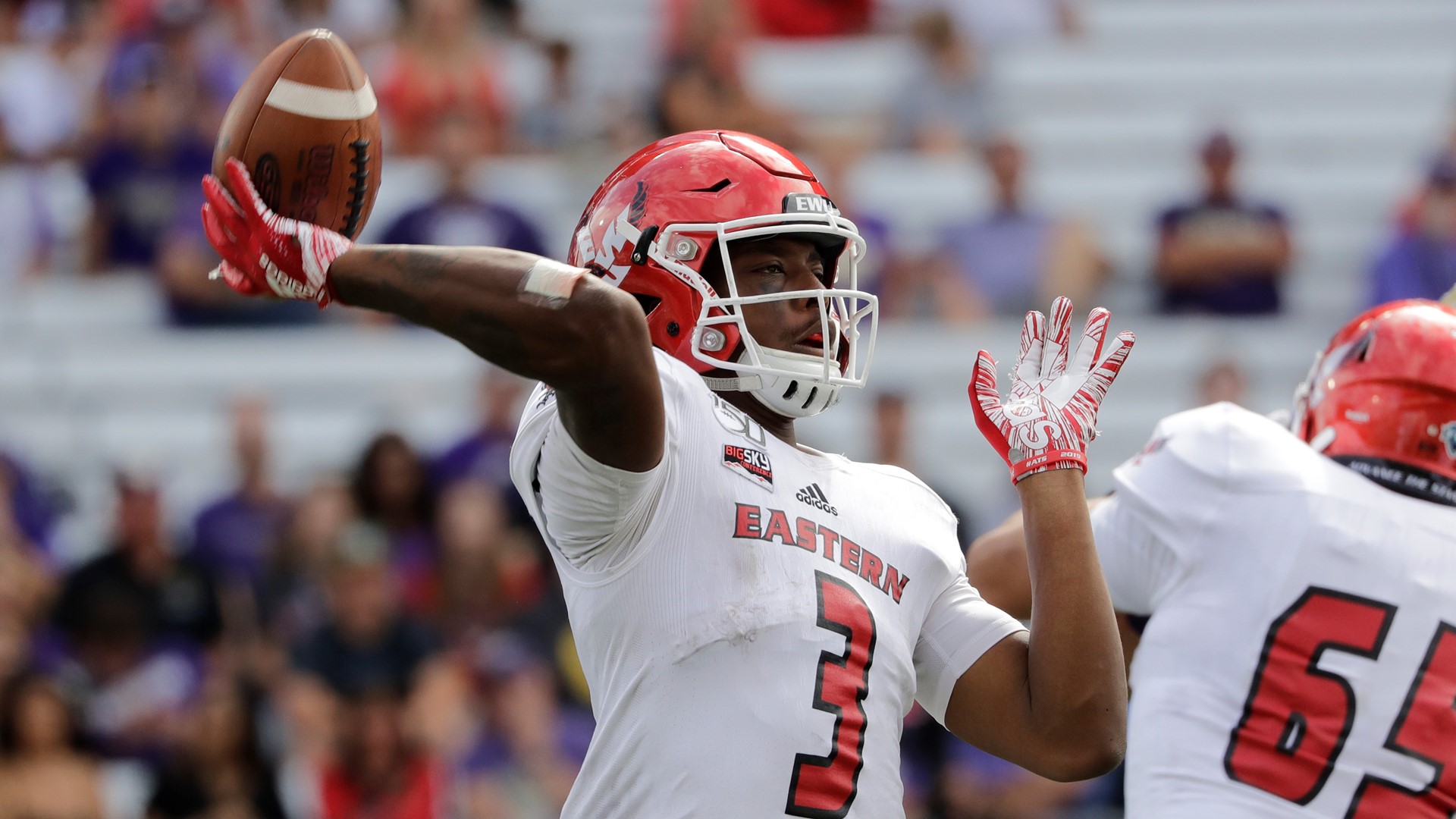 Barriere throws for 600 & 7 TDs, E Washington routs Idaho 71-21 | king5.com