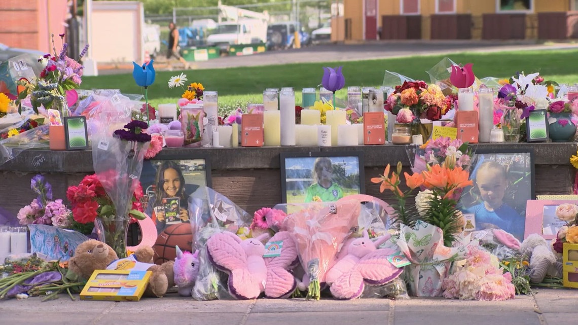 Wenatchee mourns Decker sisters at growing tribute; manhunt for killer ...