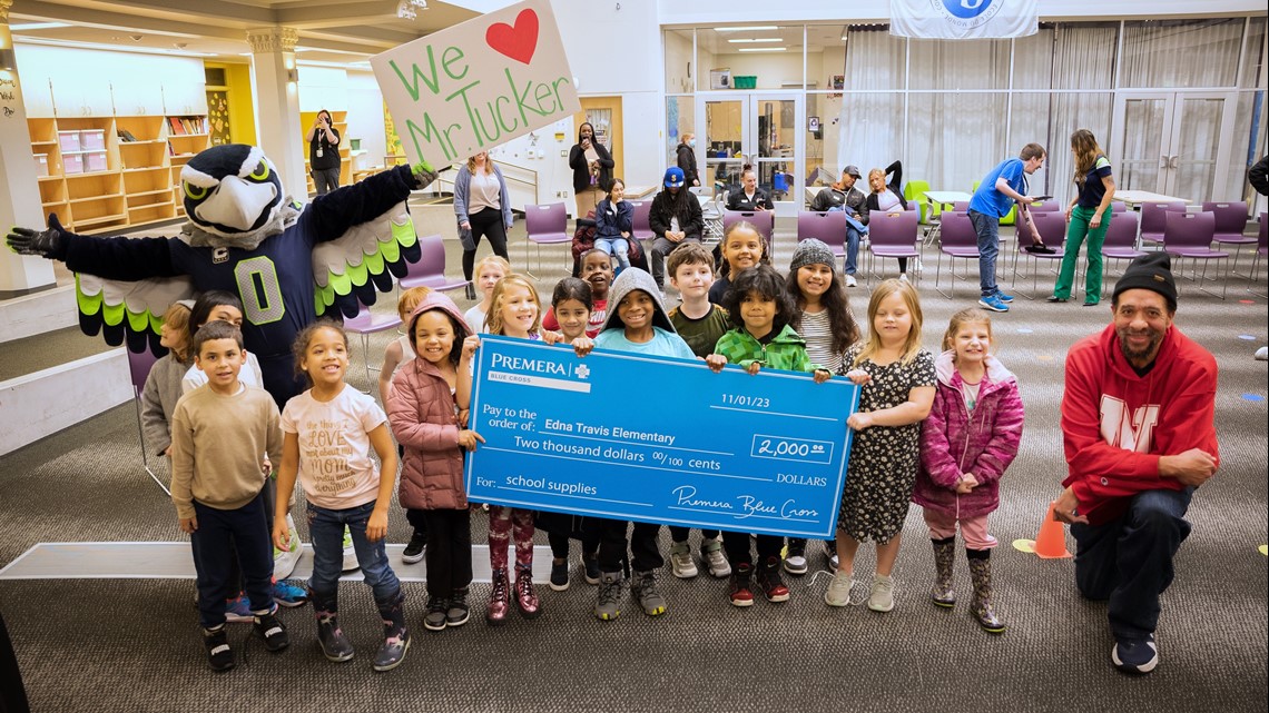 One of the winners of this year's 'Heroes in the Classroom' award | king5.com