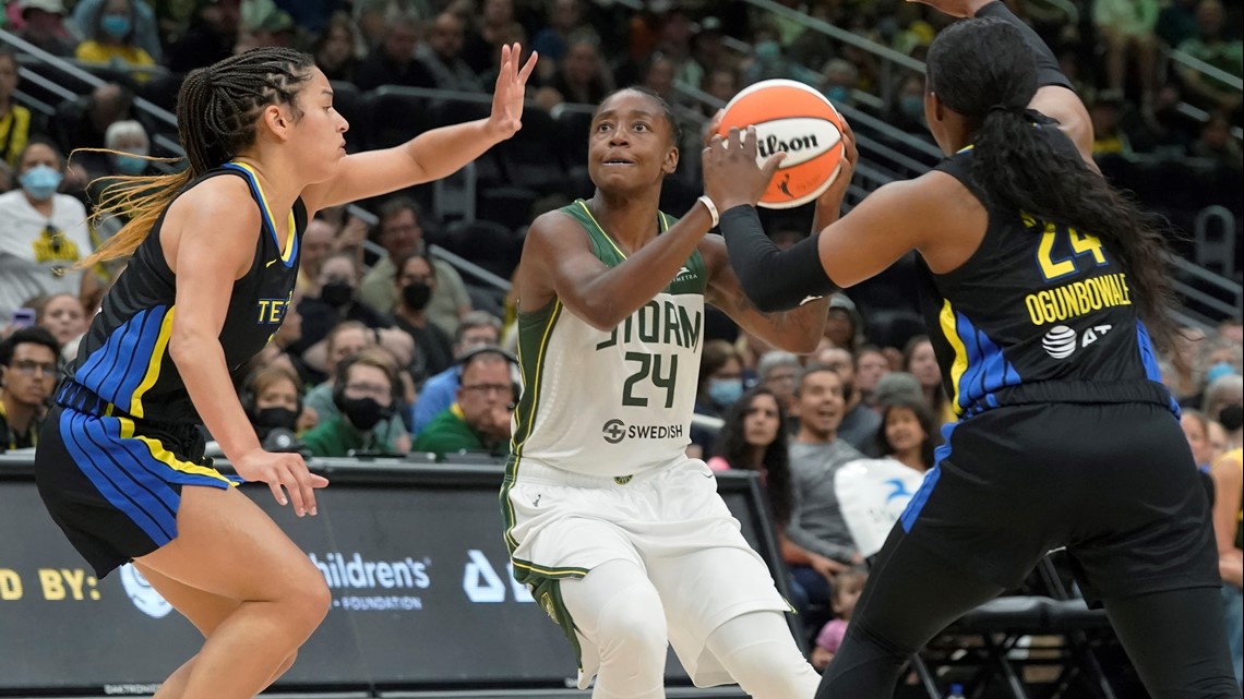 Loyd scores 39 to lead Storm past Wings despite 41 points from ...