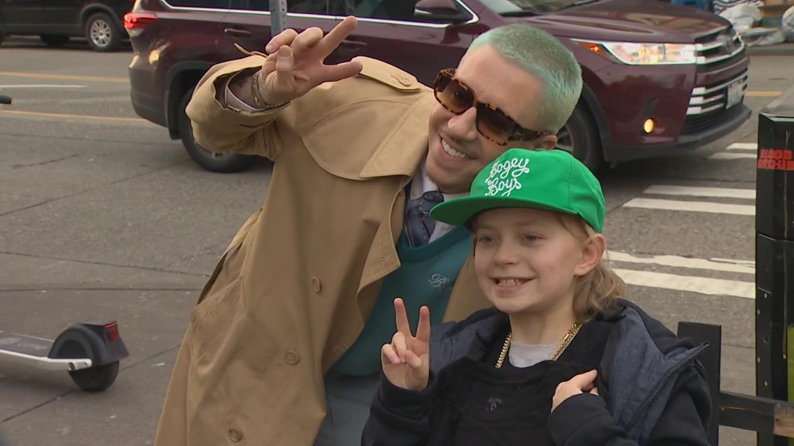 Macklemore holds free concert for Seattle fans | king5.com