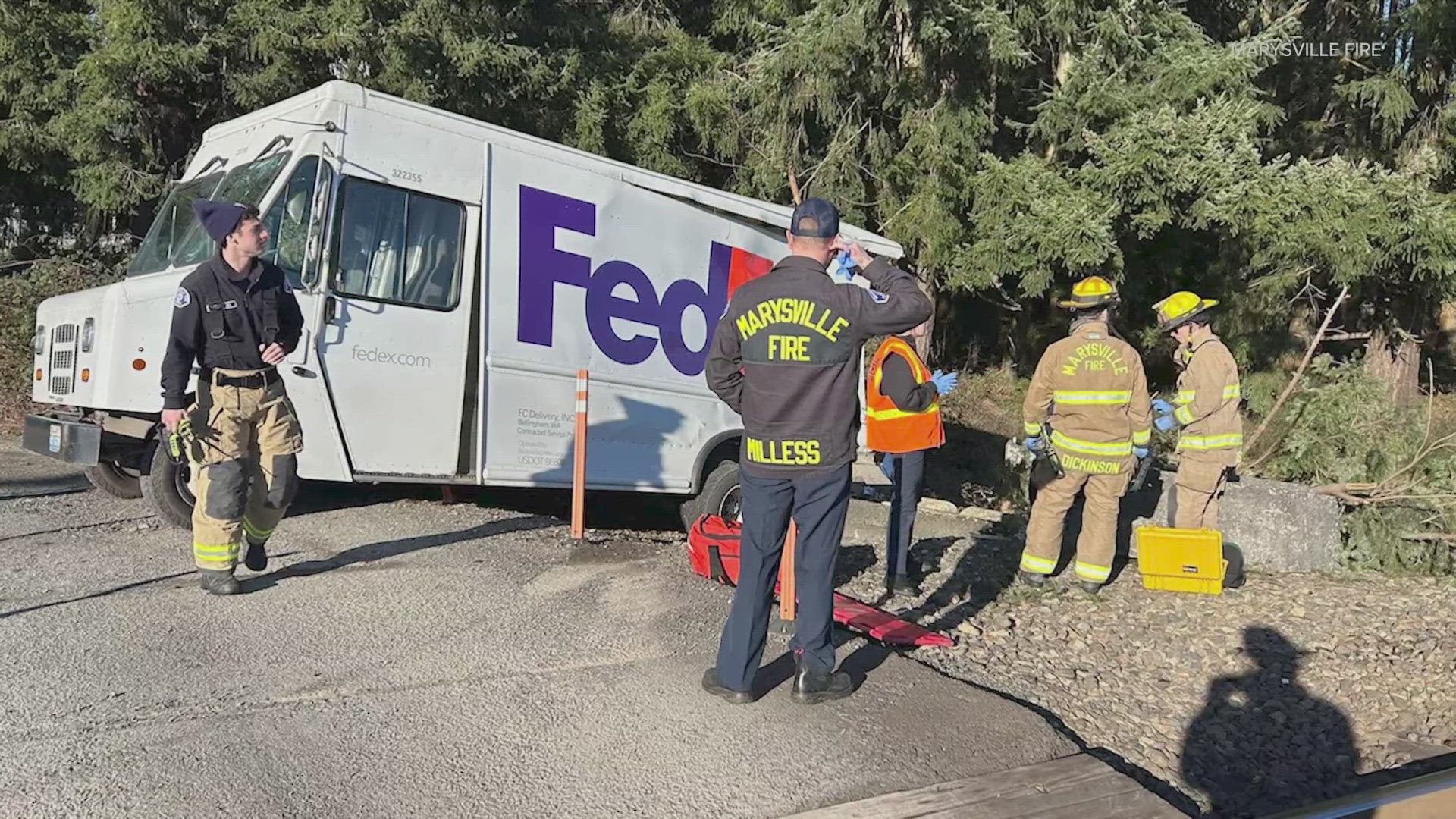 Train hits FedEx truck in Marysville | king5.com