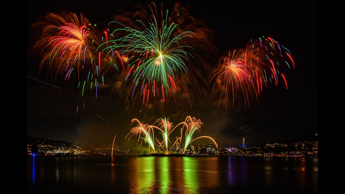Seattle photographer captures stunning images of firework show | king5.com