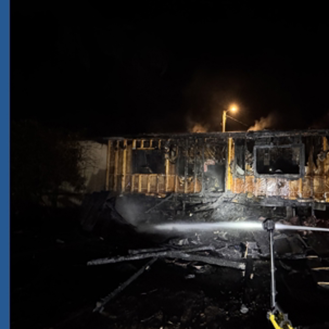 Fire injures one, destroys Snohomish mobile home | king5.com