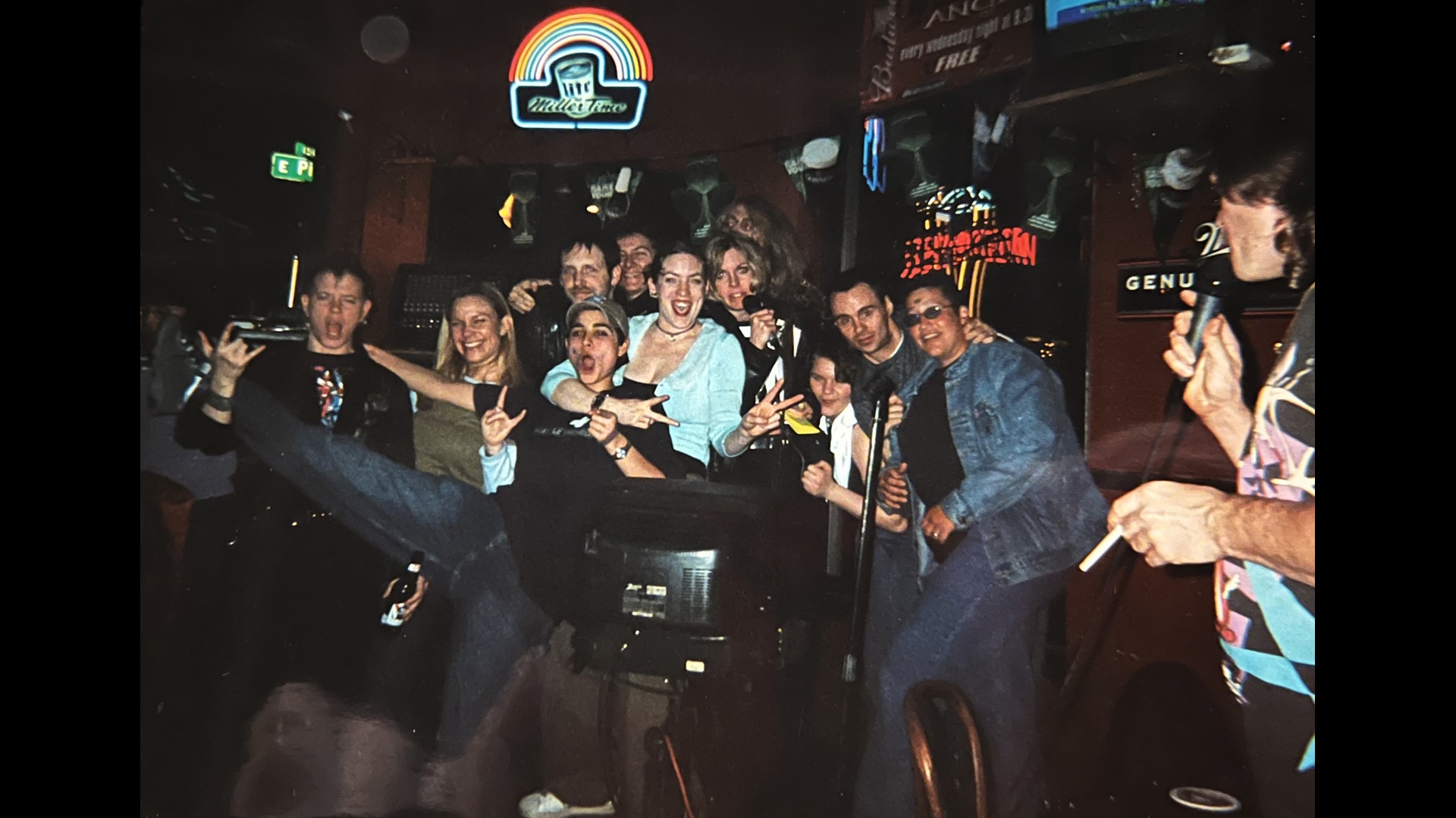Iconic Seattle lesbian bar toasts to 40 years | king5.com