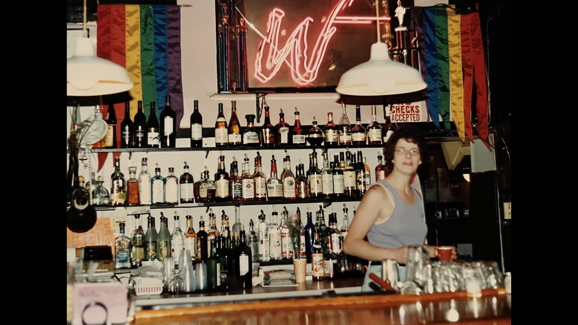 Iconic Seattle lesbian bar toasts to 40 years | king5.com