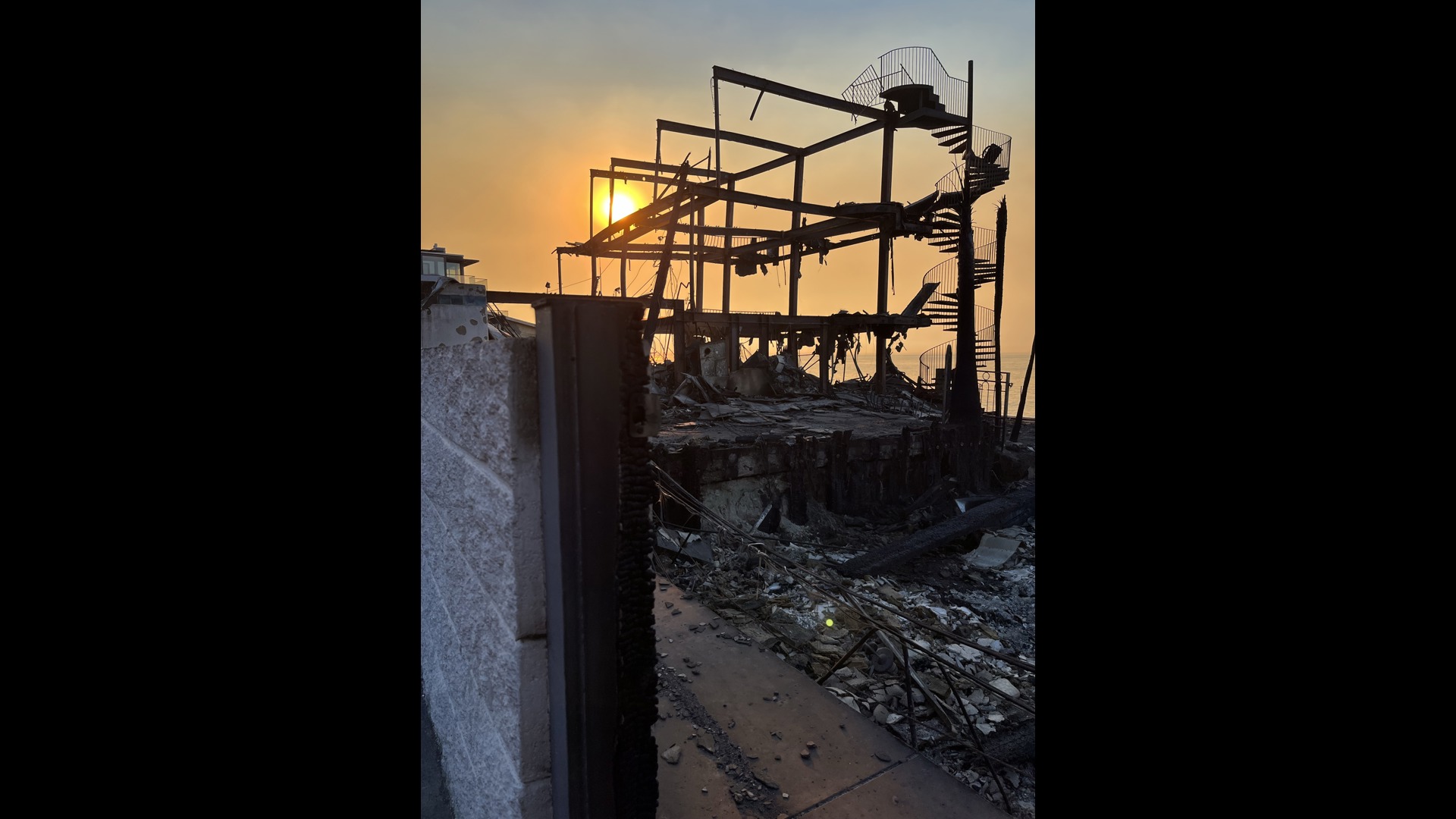 'It was a firestorm': Wildfires devastate Malibu neighborhood | king5.com