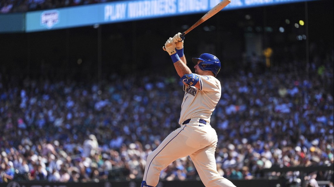 Cal Raleigh sets single-season home run record for catchers as Mariners ...