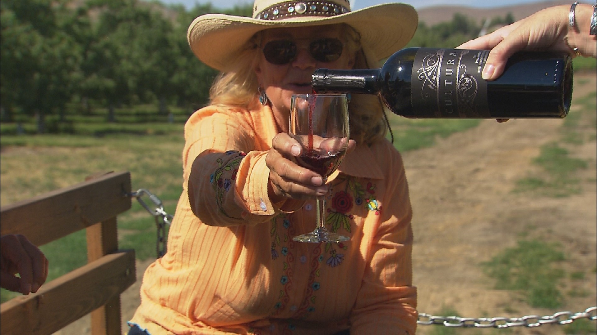 Wine tasting aboard a 'cowboy limo' in Yakima County | king5.com