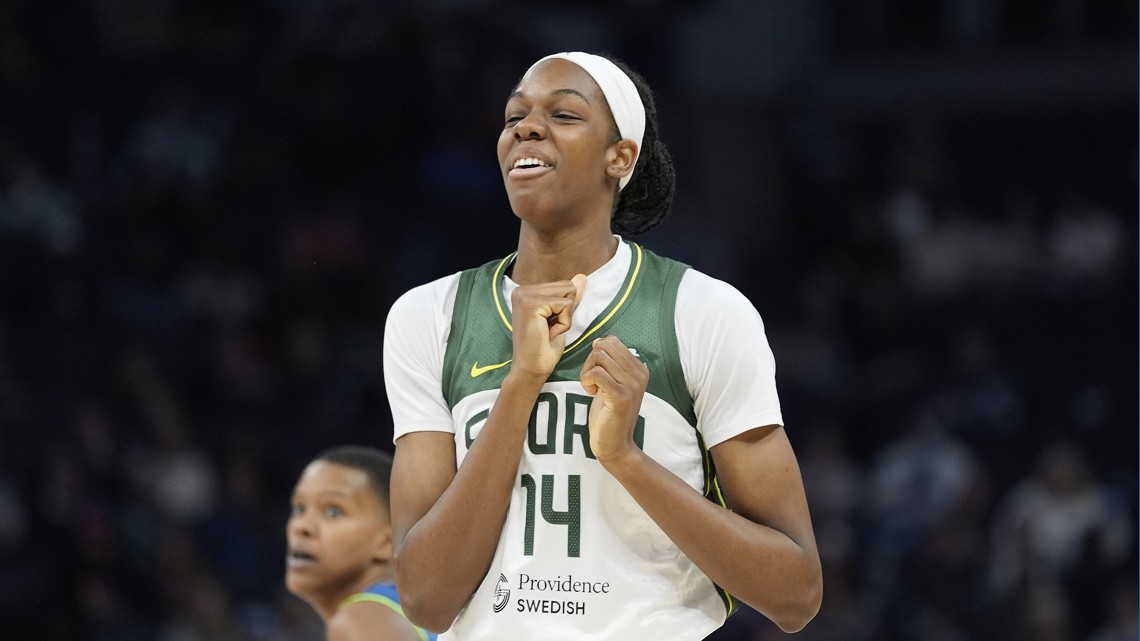 Dominique Malonga makes first dunk of the season in Unrivaled league ...