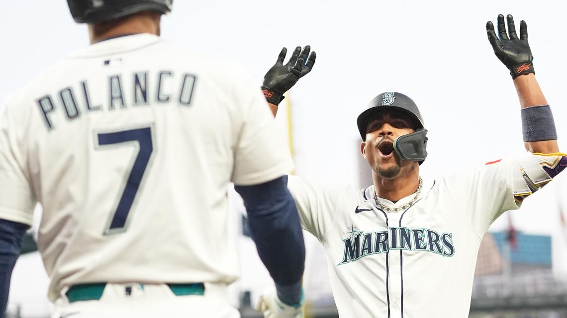 Seattle holds its breath as Mariners eye first division title since 2001 | king5.com