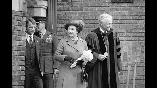 A look back at Queen Elizabeth II’s 1983 visit to Seattle | king5.com