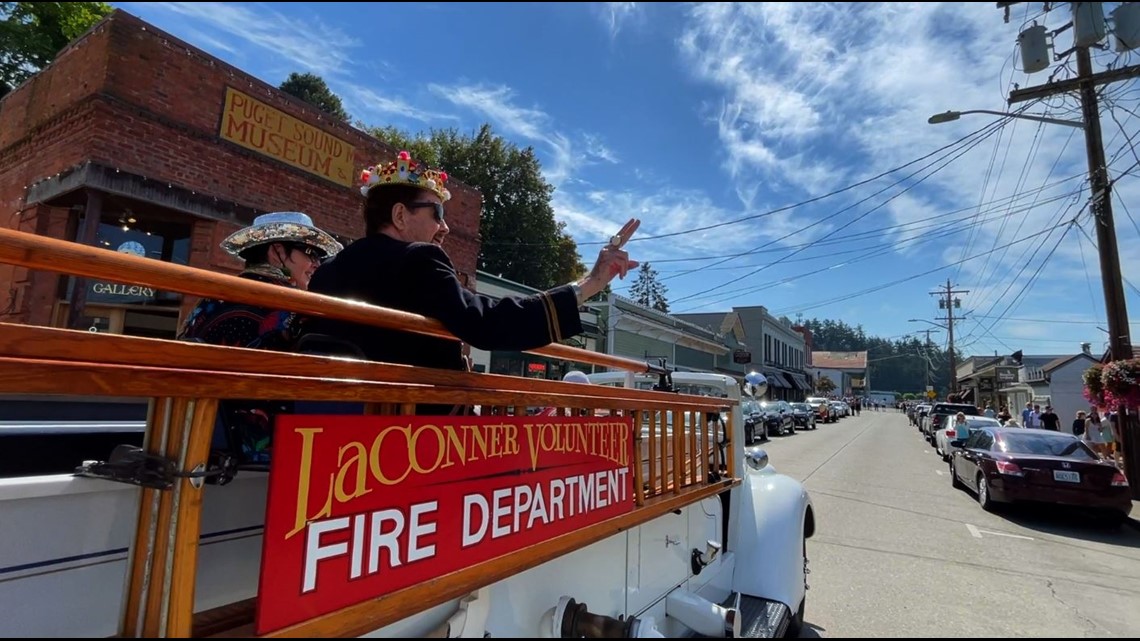 Tom Robbins Day celebrated with quirky parade in La Conner | king5.com