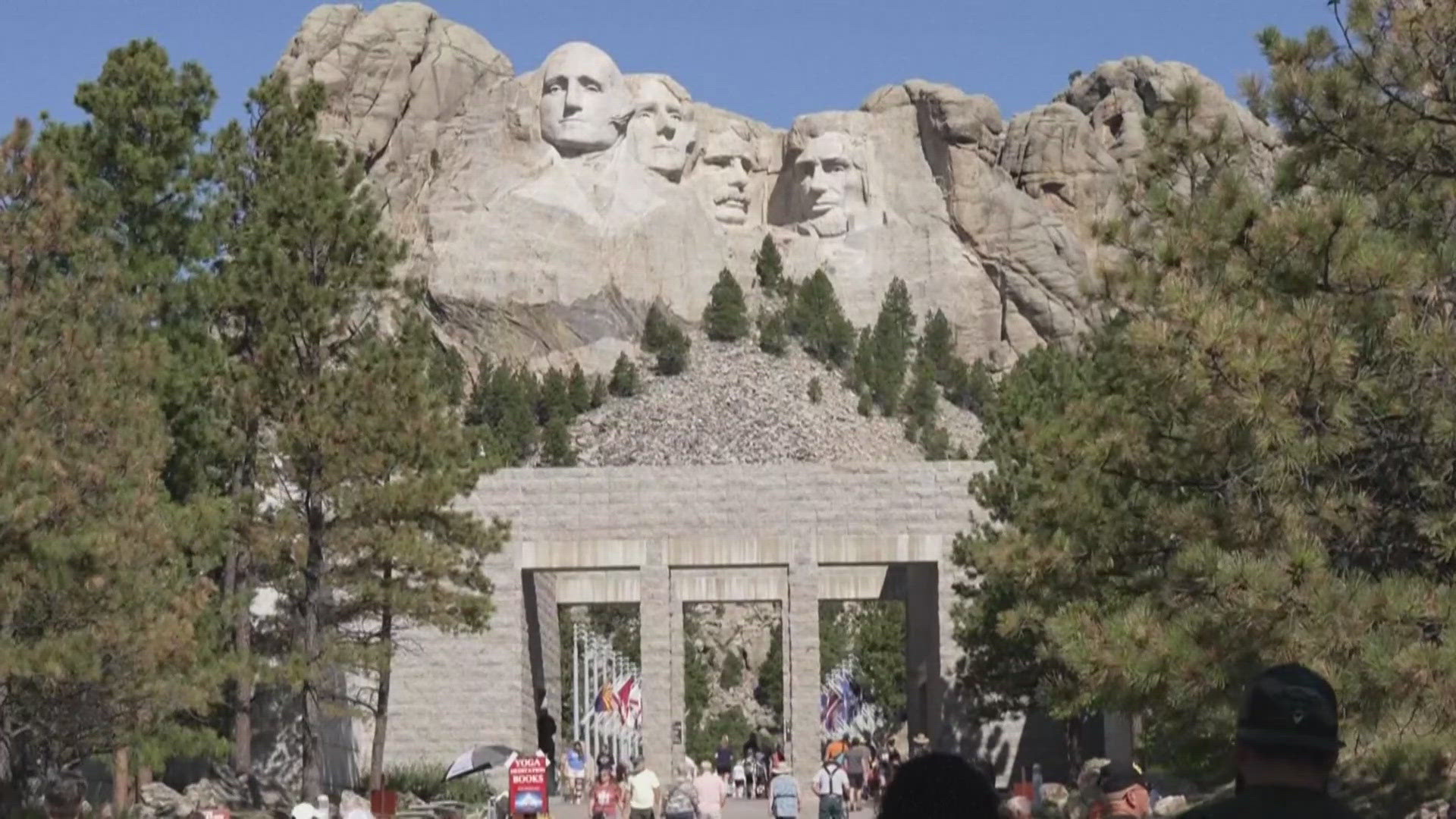 Push to add Trump's face to Mount Rushmore | king5.com