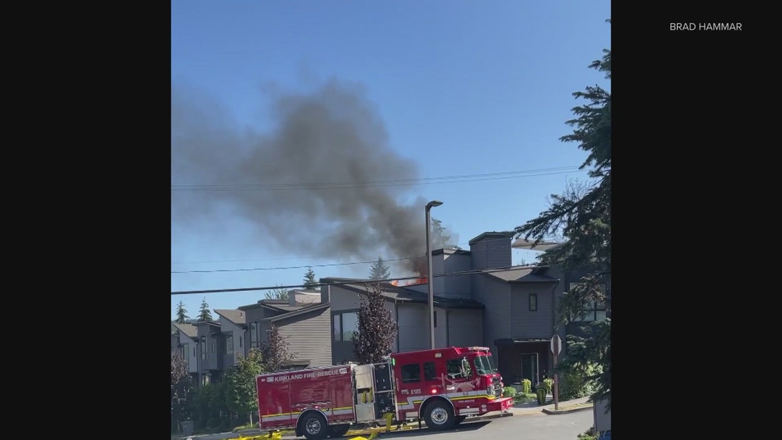 Kenmore townhouse catches fire, 3 people displaced | king5.com