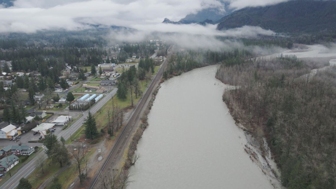 Nearly 50 miles of U.S. Highway 2 closed after flooding and mudslides ...