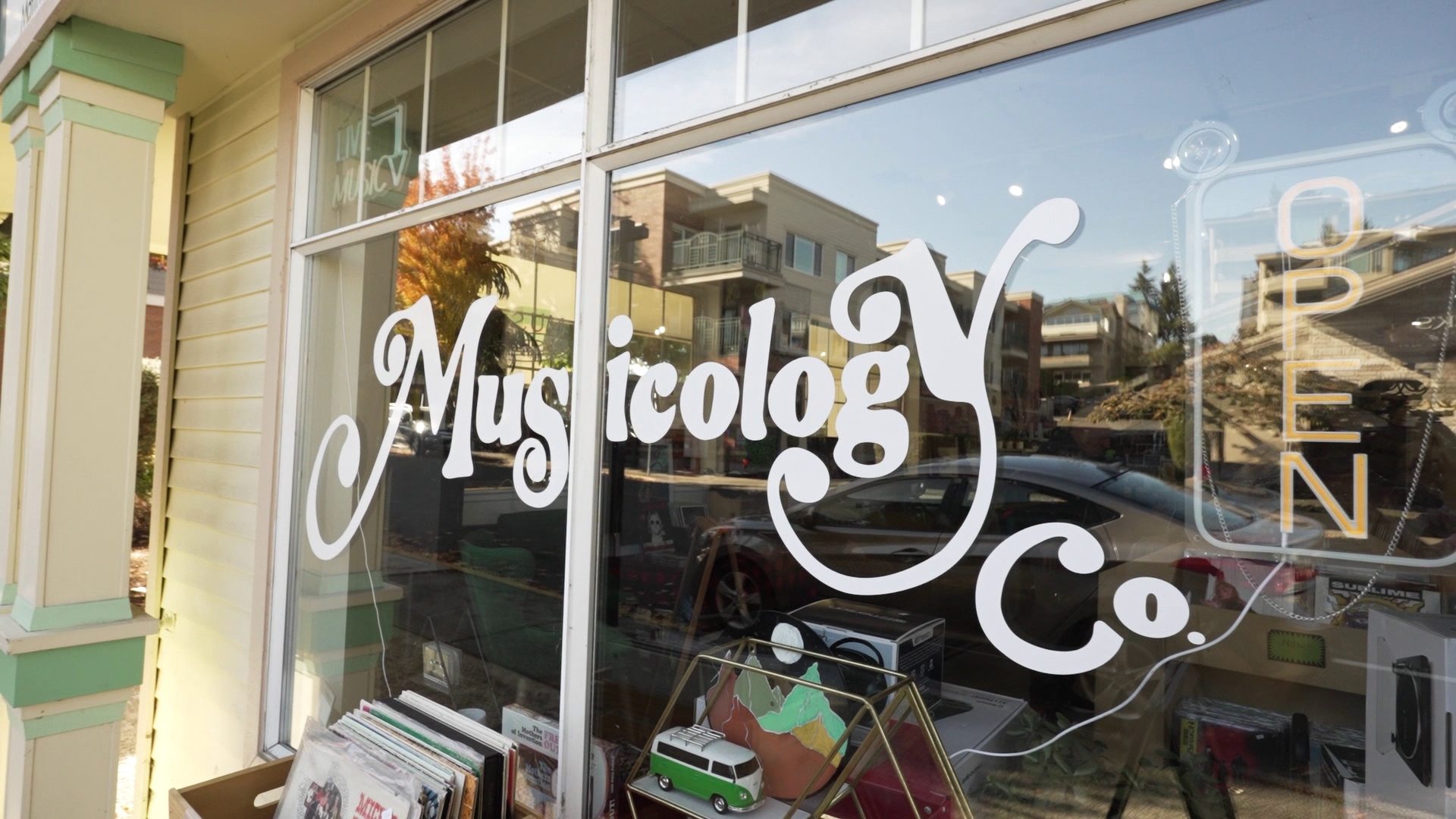 This Edmonds record shop offers a creative space for music lovers | king5.com