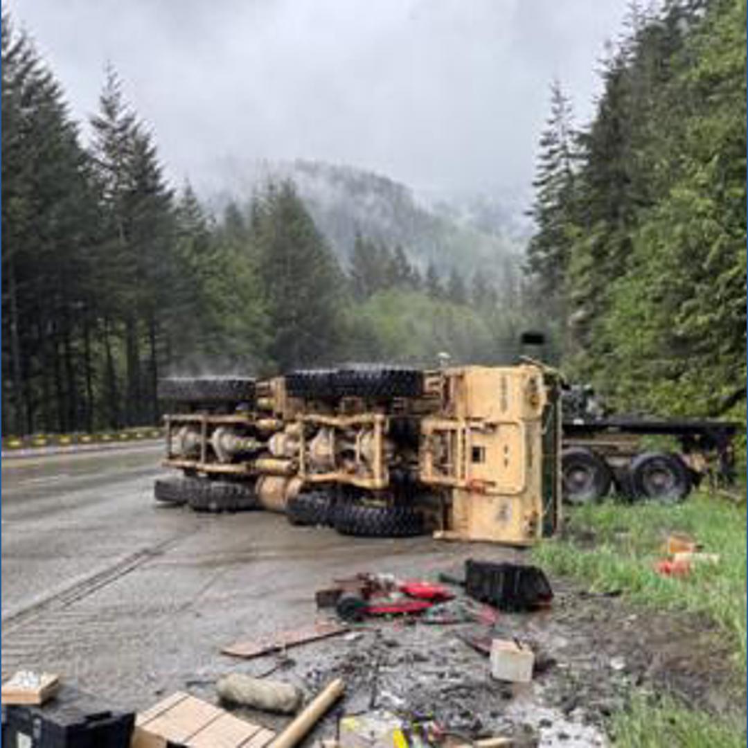 Army vehicle rolls on I-90 near Snoqualmie Pass | king5.com