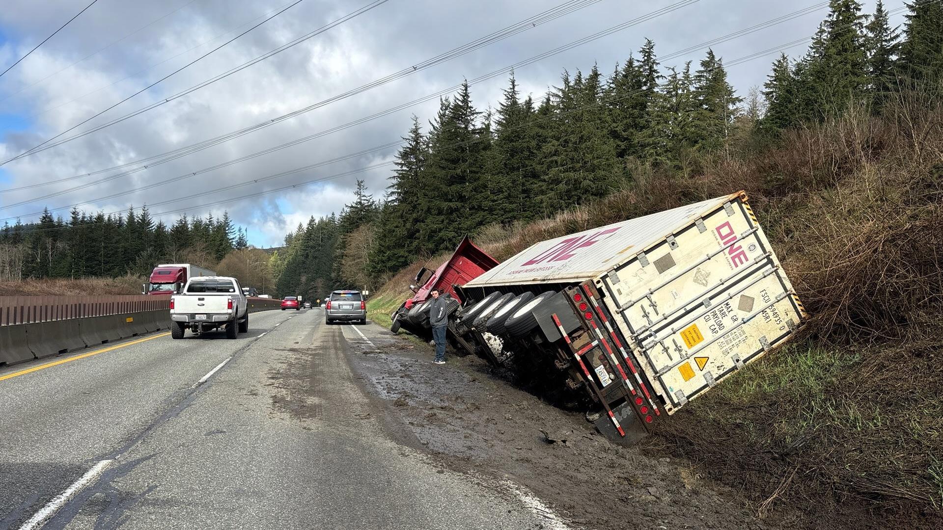 Truck carrying 80,000 pounds of potatoes crashes on SR 18 | king5.com