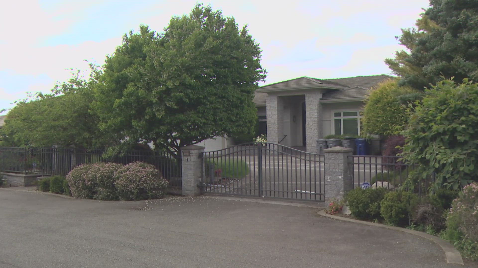 Women say OnlyFans mansion suspect tried to recruit them at 16 | king5.com