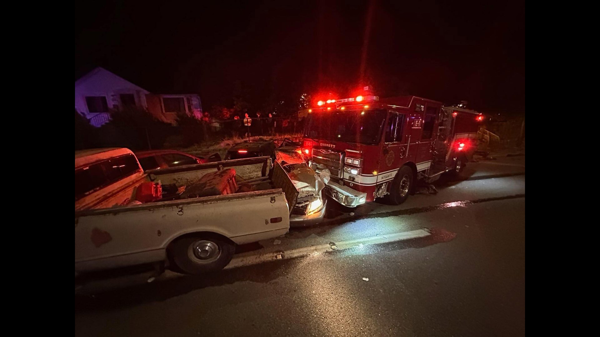 Suspect steals Everett fire truck, hits over a dozen parked cars ...
