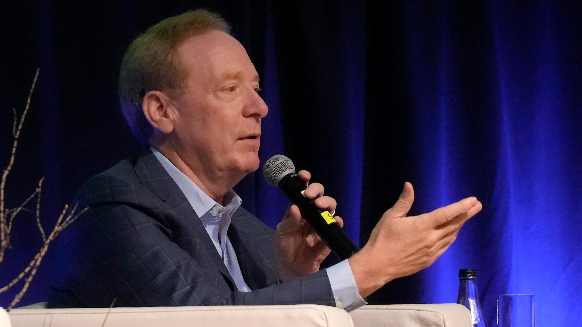 Microsoft executive Brad Smith joins Mariners ownership group | king5.com