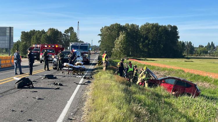 Head-on crash injures 3 people in Snohomish | king5.com