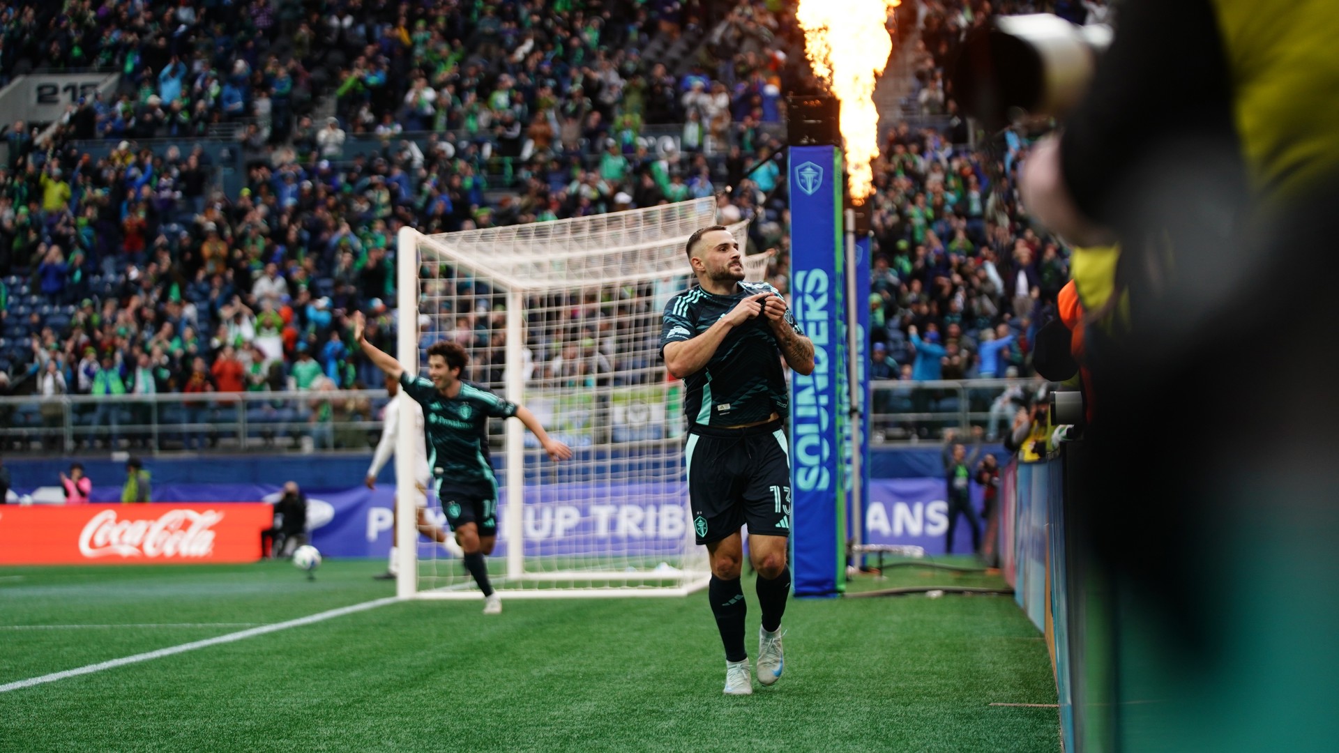 Jordan Morris becomes Seattle's all-time goals leader, Sounders beat LAFC 5-2 | king5.com