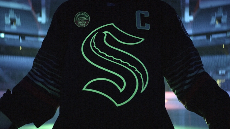 Kraken unveils black, glow-in-the-dark third jersey | king5.com