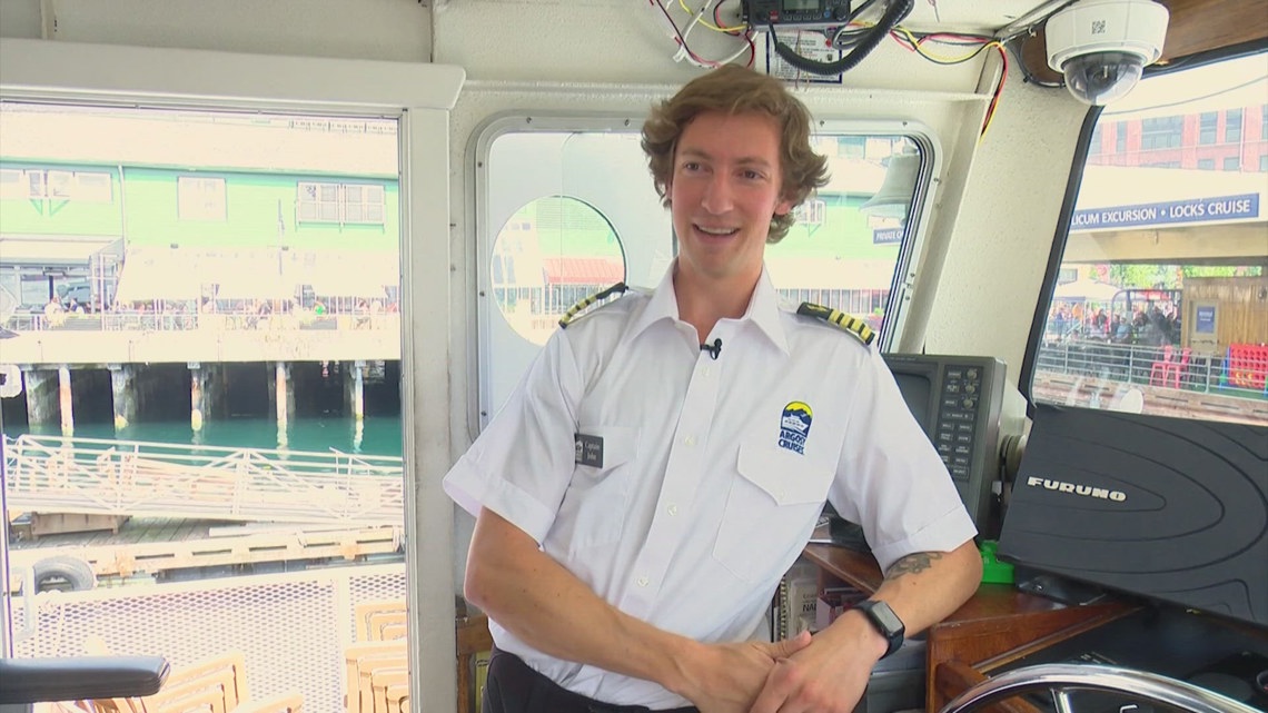 'Doing my job': Seattle tour boat captain rescues paddleboarder in ...