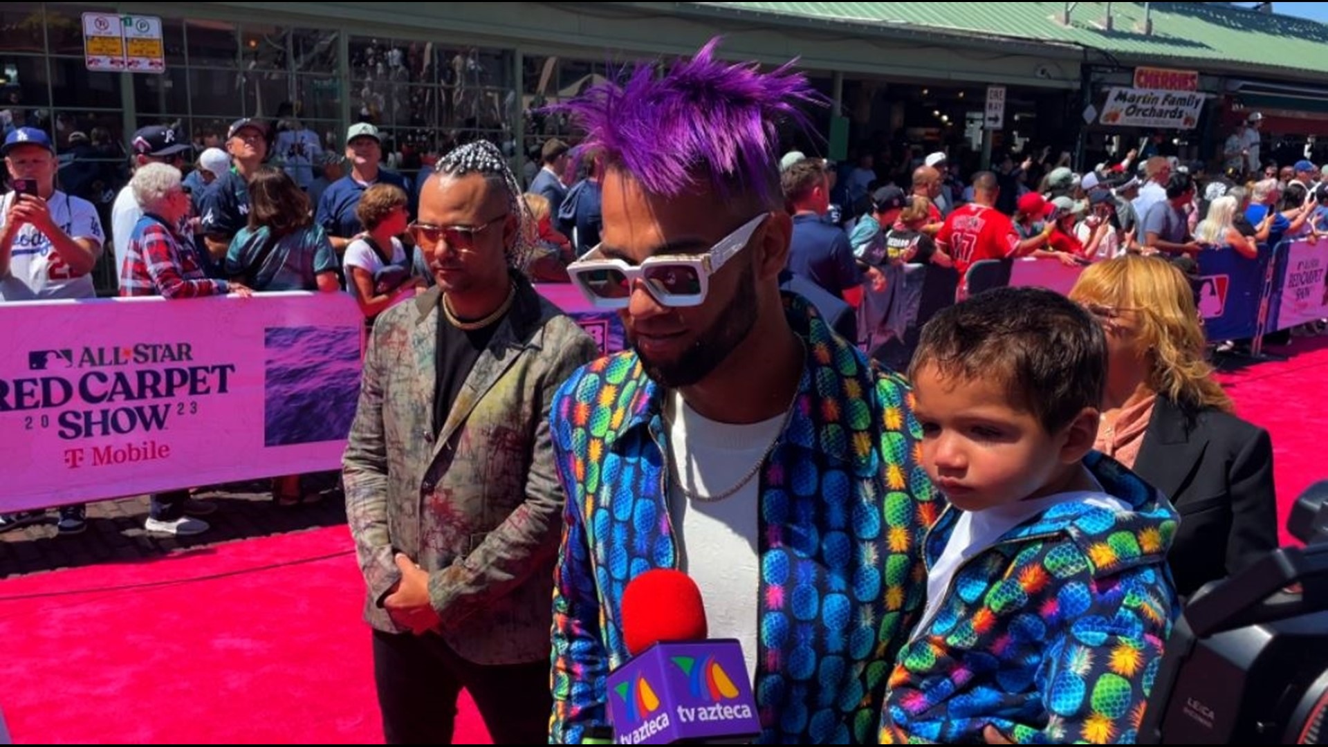 Baseball's best strut the MLB All-Star red carpet at Pike Place | king5.com