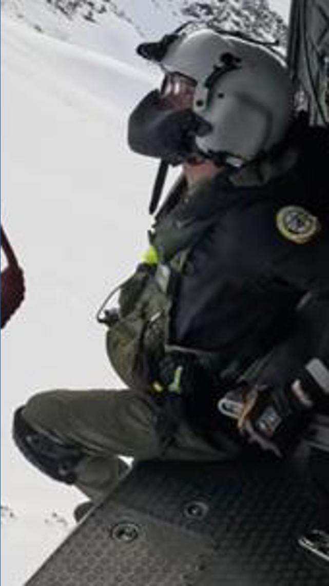 Helicopter rescue saves 2 stranded skiers near Cascade Pass | king5.com