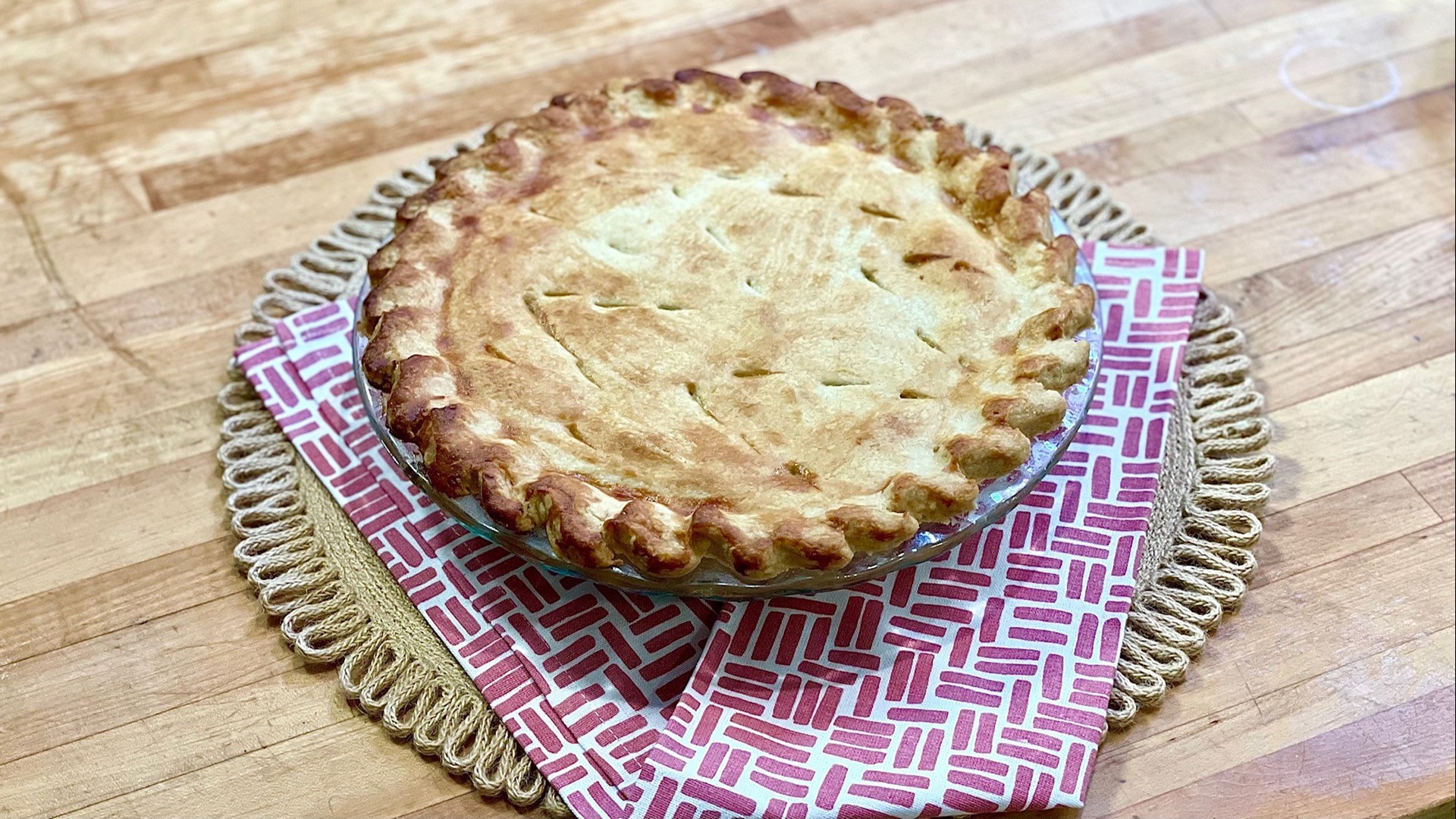 Make a peachy keen plant-based pie - Makini's Kitchen | king5.com