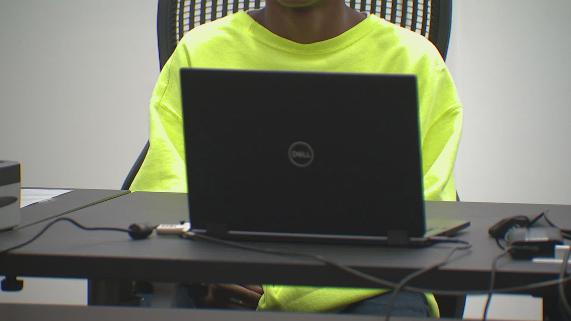 Car crashes into Detroit Metro Airport terminal | king5.com