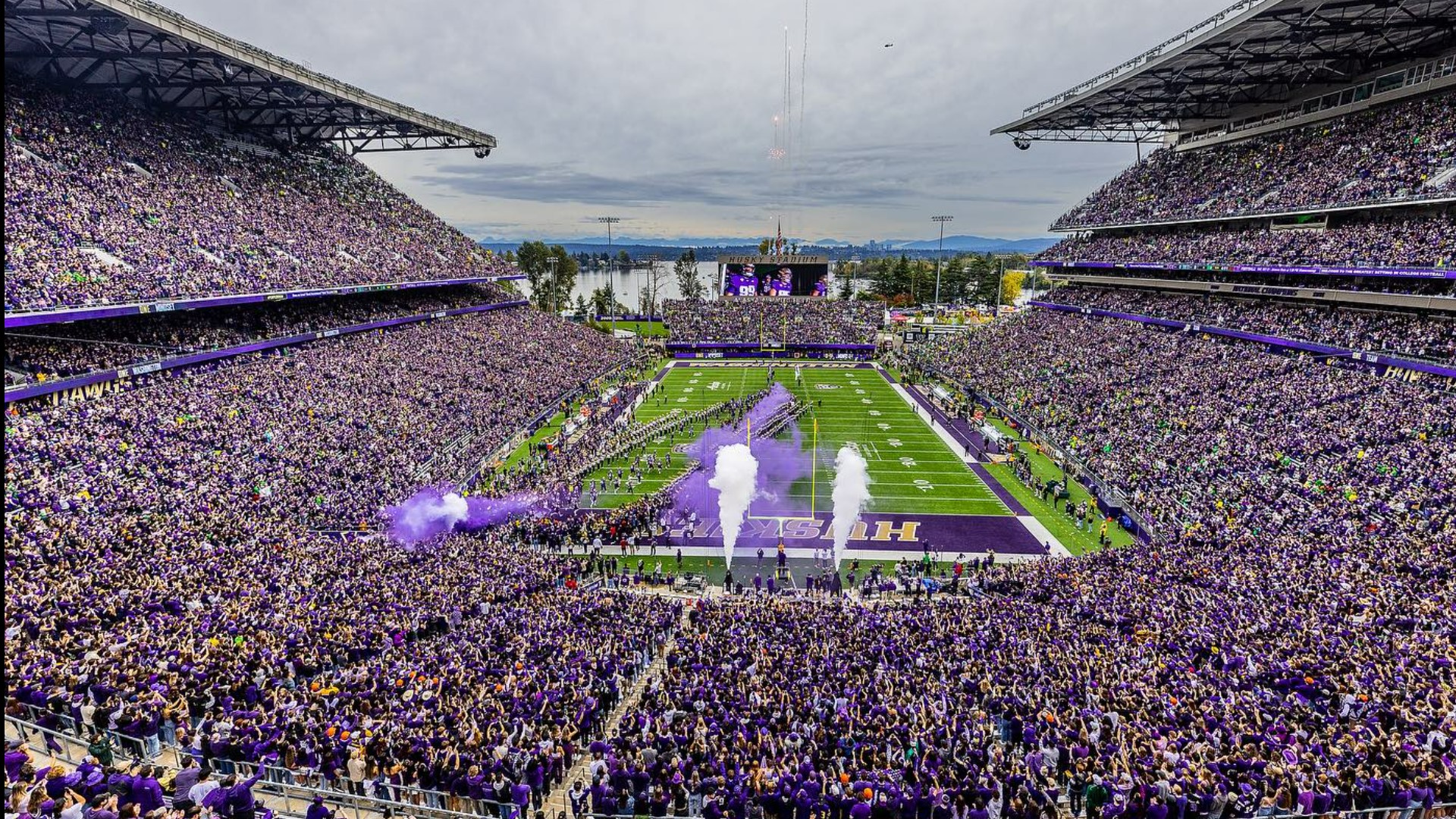 The photographer tasked with capturing Husky history | king5.com