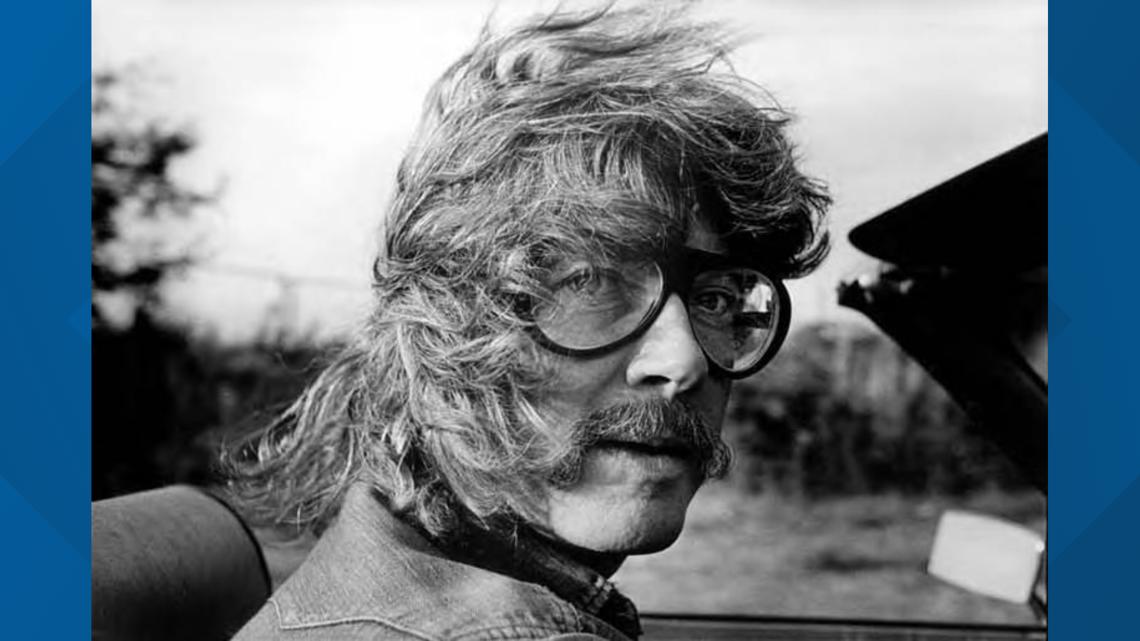 Novelist Tom Robbins of La Conner, Washington dies at 92 | king5.com