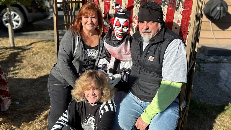 Halloween spirit lives year-round at this Edmonds home | king5.com