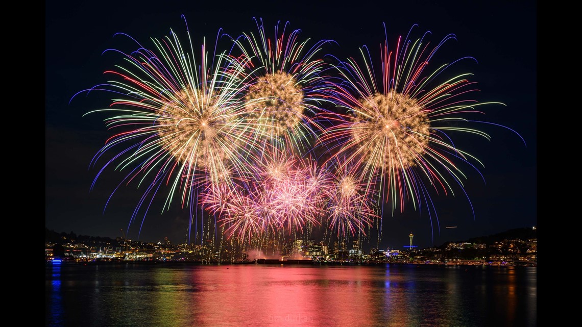 Seattle photographer captures stunning images of firework show | king5.com
