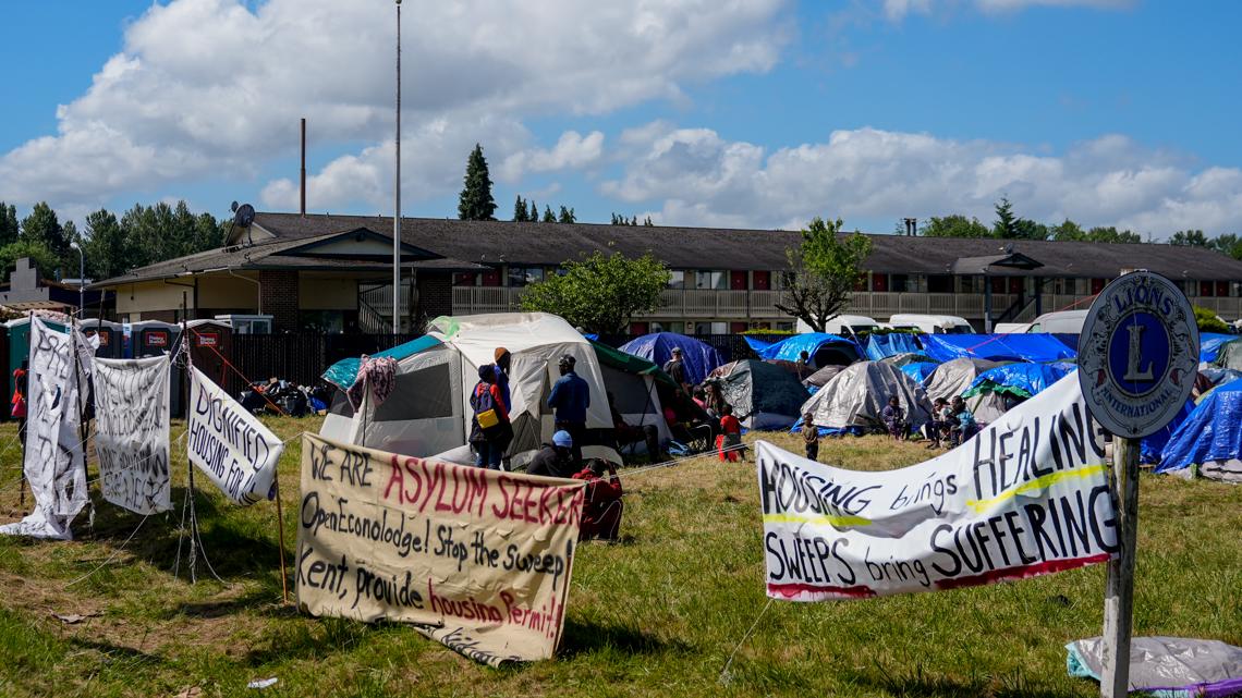 Asylum-seekers are camped out in Kent despite vacant motel nearby ...