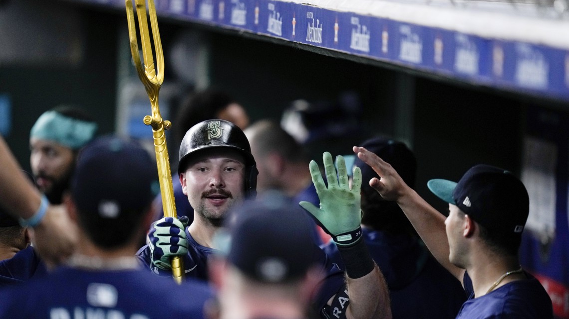 Cal Raleigh's record-breaking home run lifts Mariners over Astros for 6 ...