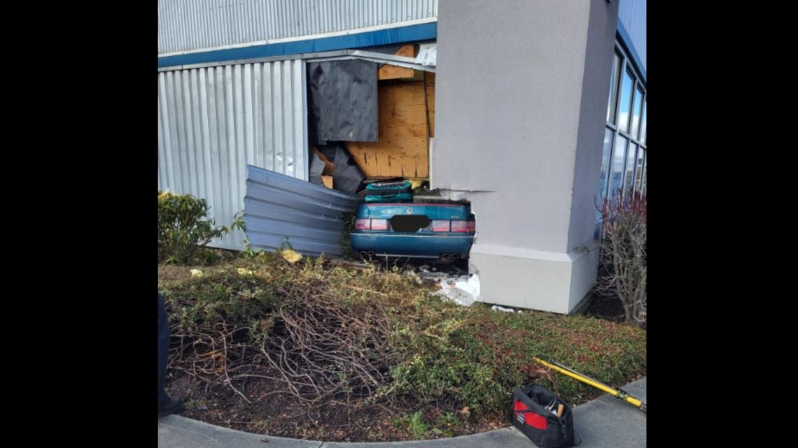 Elderly driver slams into Everett building | king5.com