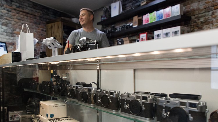 Seattle camera store brings film community together | king5.com
