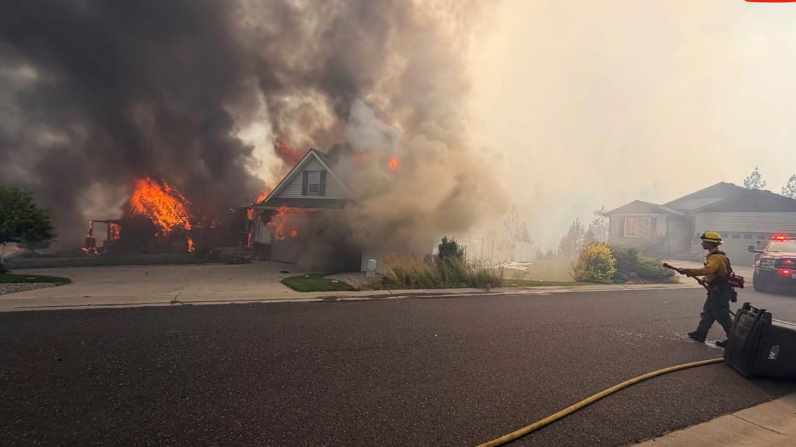 Level 3 evacuations expanded for wildfire burning near Beacon Hill in ...