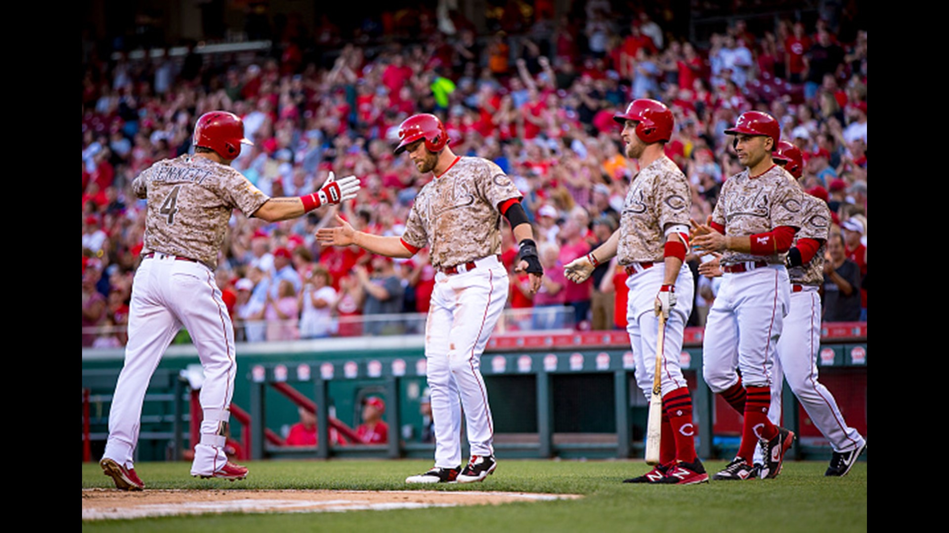 Scooter Gennett hits 4 home runs for Reds to tie MLB record | king5.com