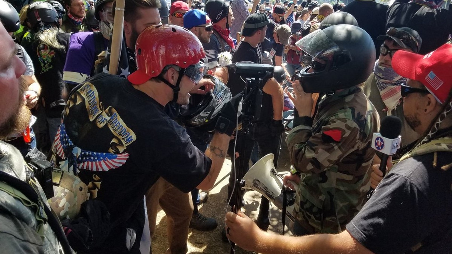 Photos: Patriot Prayer rally, counter-protest in Portland | king5.com
