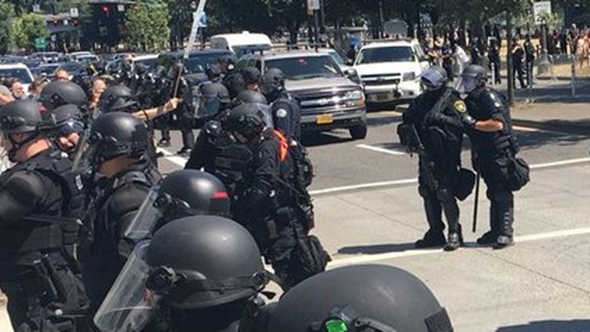 Photos: Patriot Prayer rally, counter-protest in Portland | king5.com