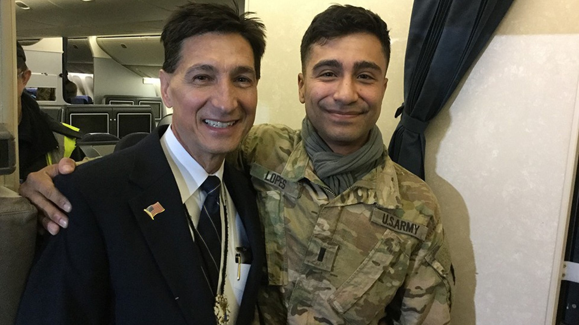 Airline pilot surprises military son and captains his flight home from ...