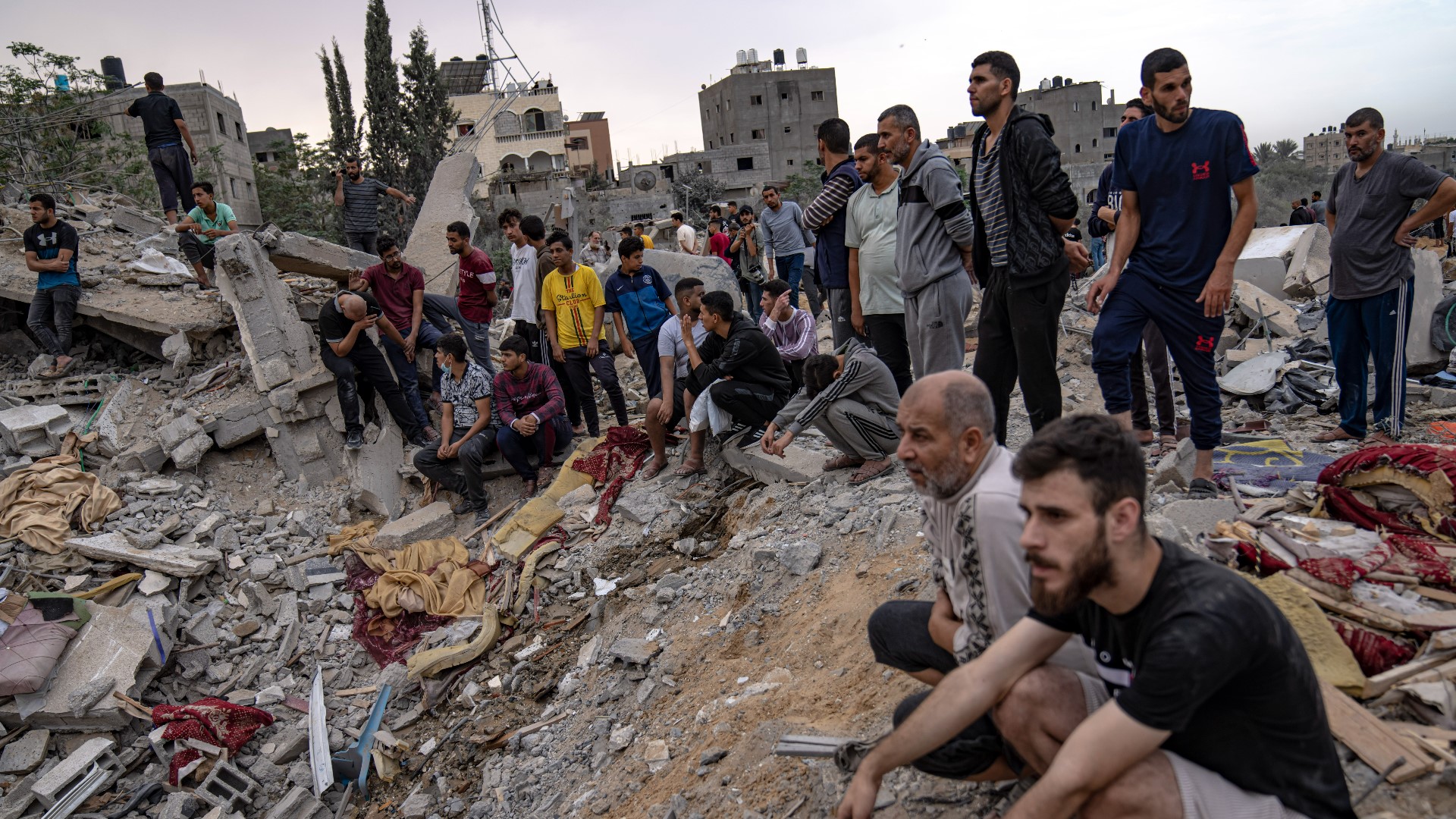 Heavy fighting rages near Gaza's largest hospital | king5.com