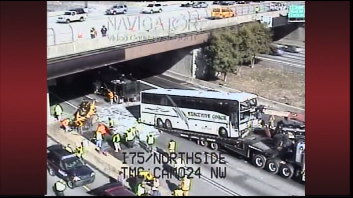 Remembering the Northside Drive bus crash, 10 years later | king5.com